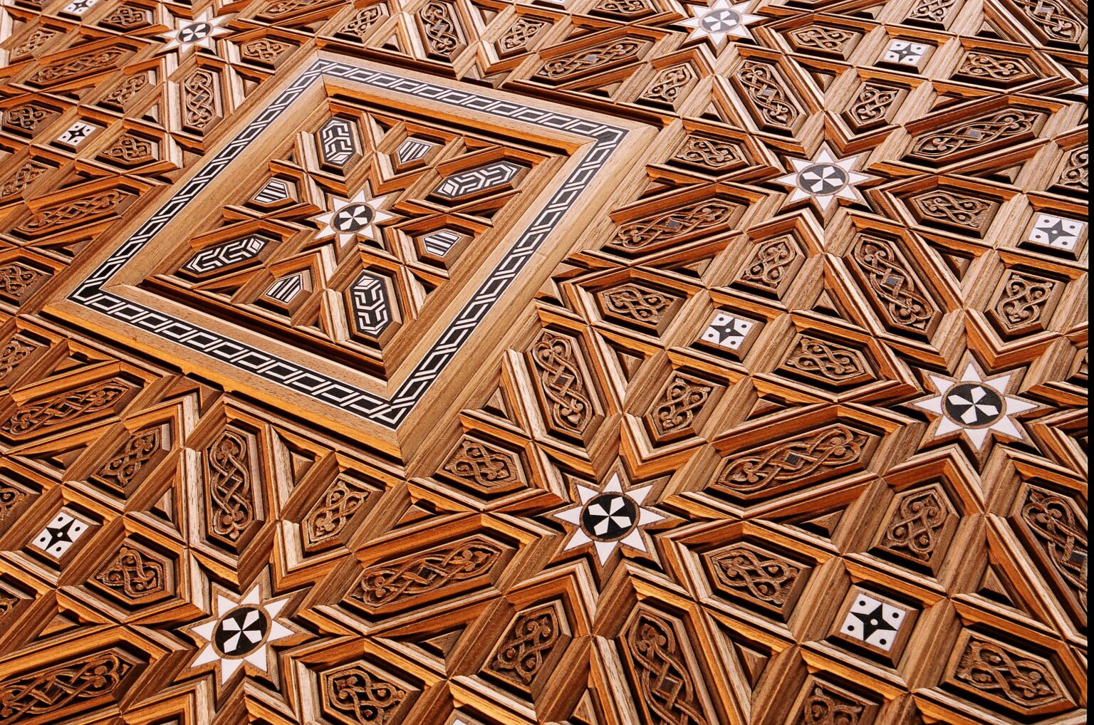 Build a Geometric Wooden Screen: Mangour - School of Traditional Arts